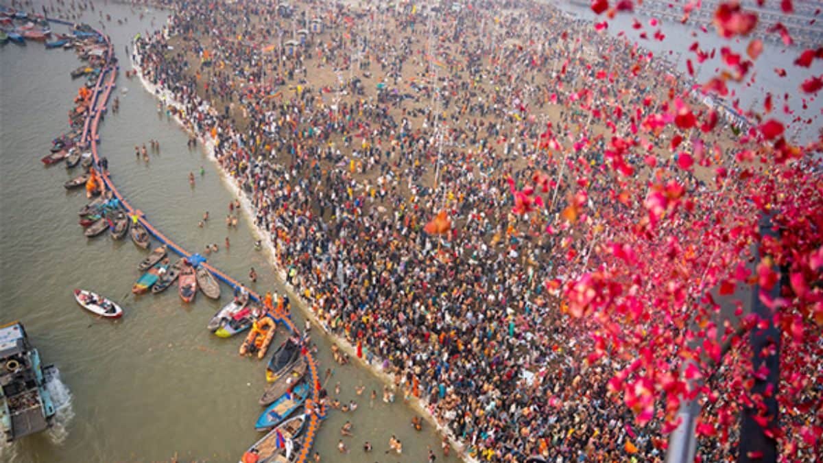 Maha Kumbh 2025: 24X7 War Room Set Up At Rail Bhavan To Monitor Trains ...