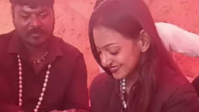 Watch: Maha Kumbh Mela’s 'Mona Lisa' Celebrates Her Birthday | Viral ...