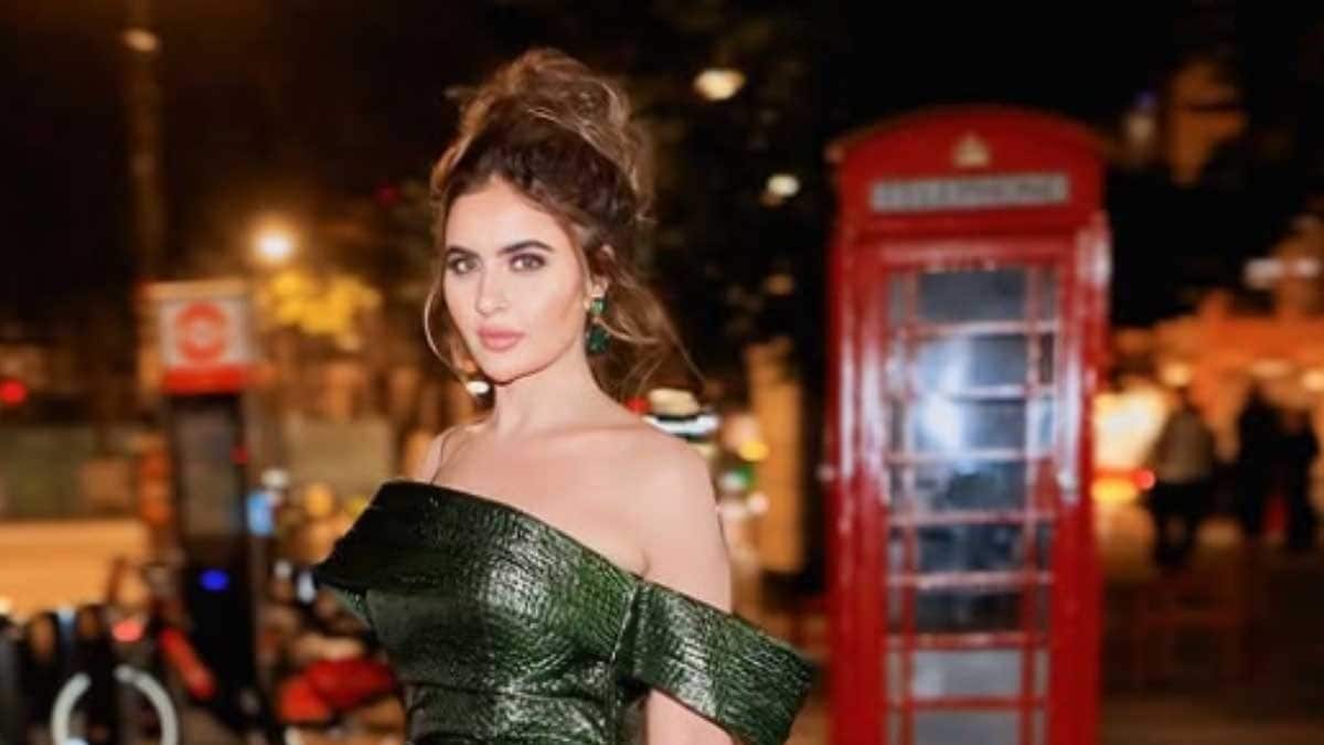 TMKOC Fame Deepti Sadhwani Swears By Yoga To Reduce Stress Levels ...