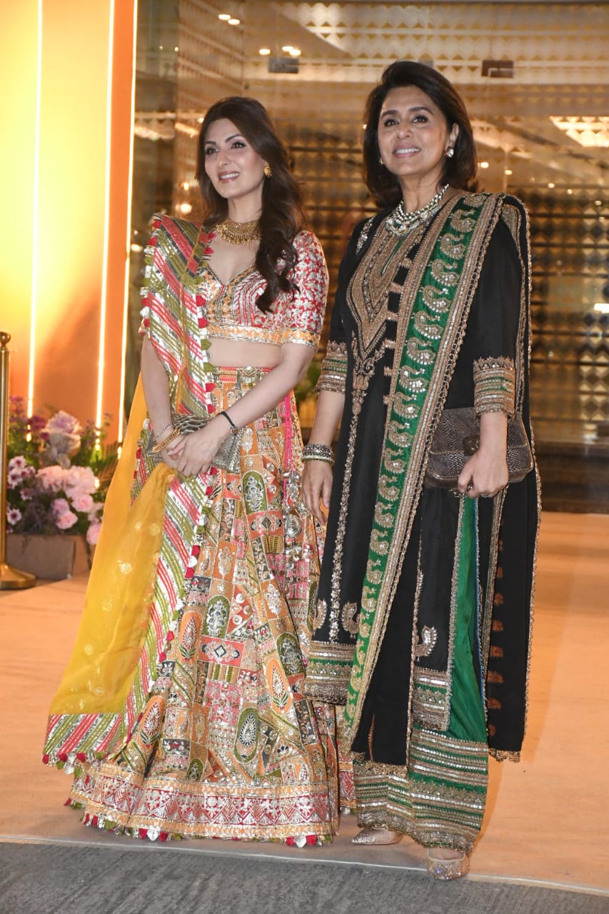 Kareena Kapoor Khan, Karisma Kapoor, Alia Bhatt At Aadar Jain-Alekha ...