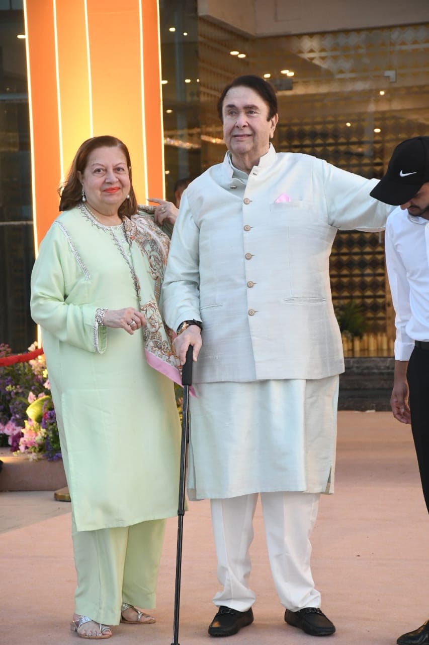 Kareena Kapoor Khan, Karisma Kapoor, Alia Bhatt At Aadar Jain-Alekha ...