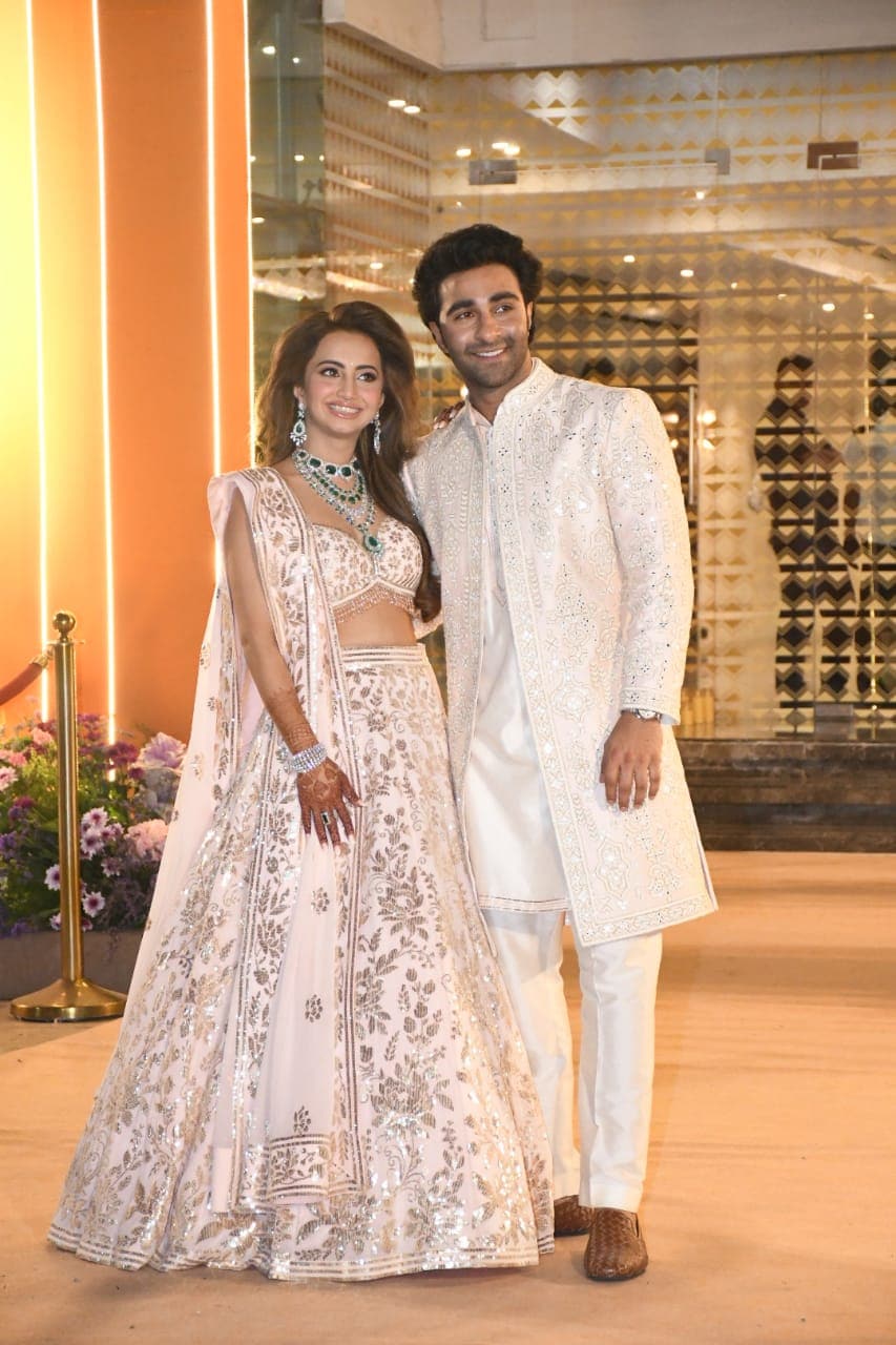 Kareena Kapoor Khan, Karisma Kapoor, Alia Bhatt At Aadar Jain-Alekha ...