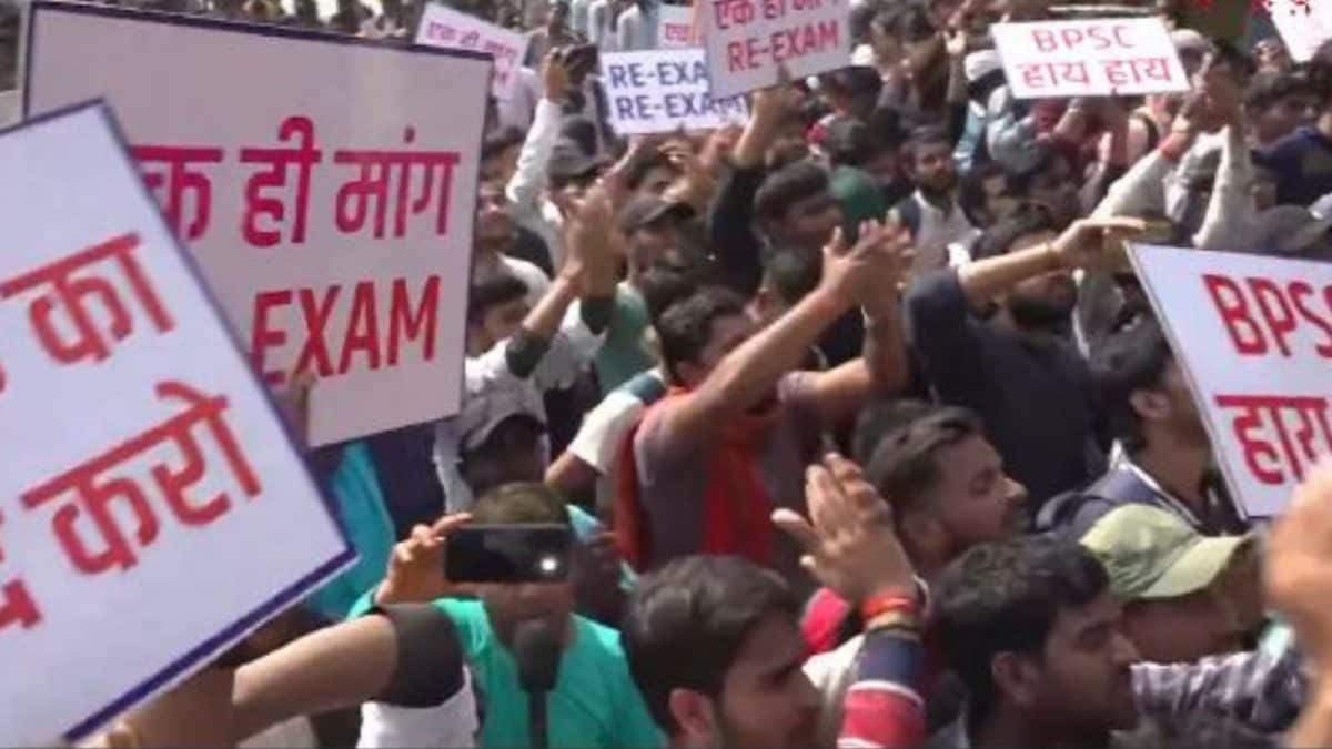 BPSC Exam Protest: Khan Sir Joins Aspirants To Demand Re-exam, Says ...