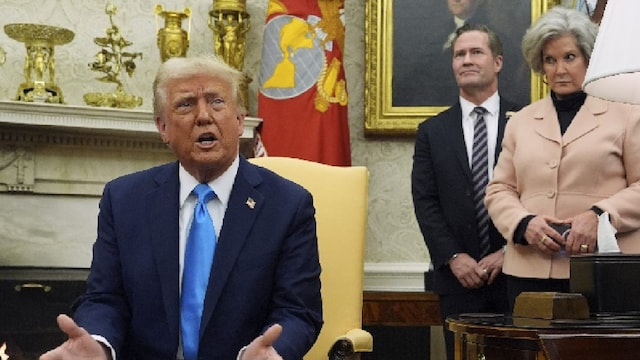 Susie Wiles' Wide-Eyed Stare At Donald Trump As He Unveiled His Plan ...