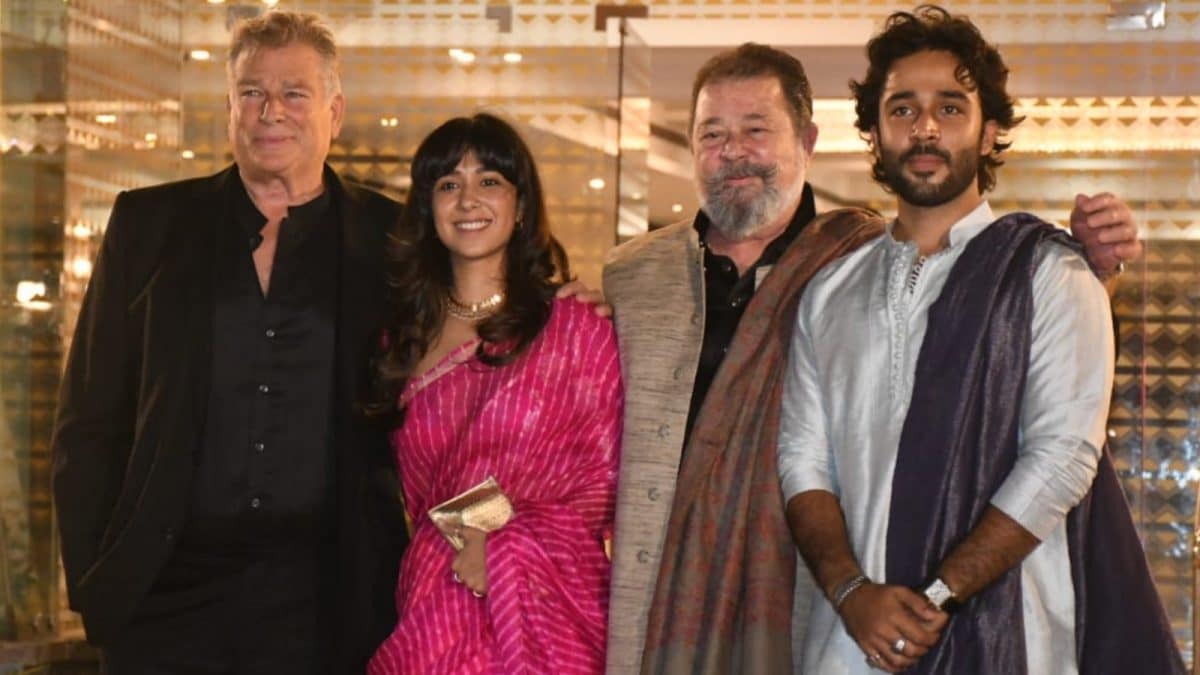 Shashi Kapoor's Sons Karan Kapoor And Kunal Kapoor Make RARE Appearance At Adar Jain's Mehndi ...