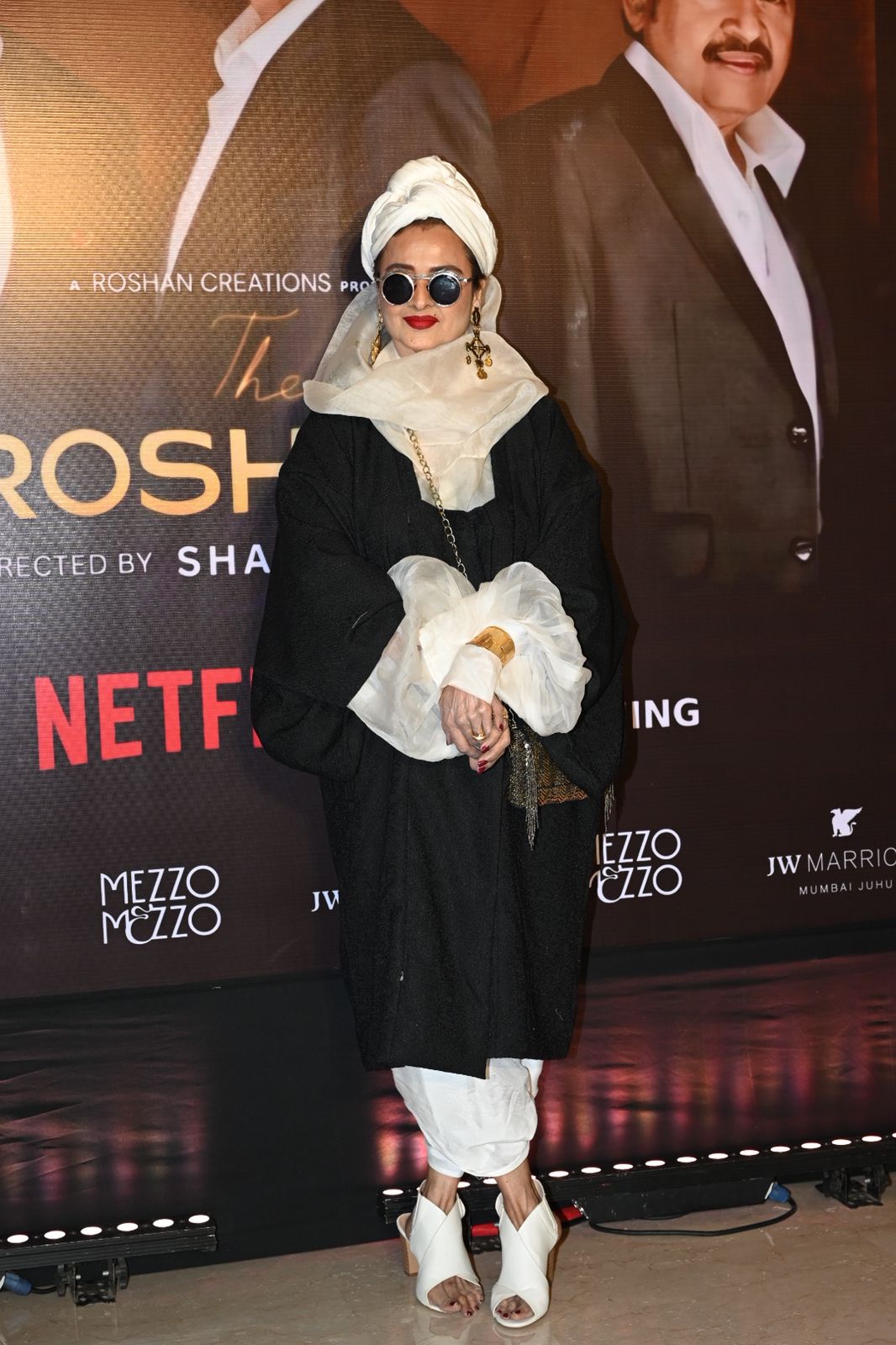 Rekha, Jackie Shroff, Ameesha Patel Join Hrithik Roshan And Family At ...