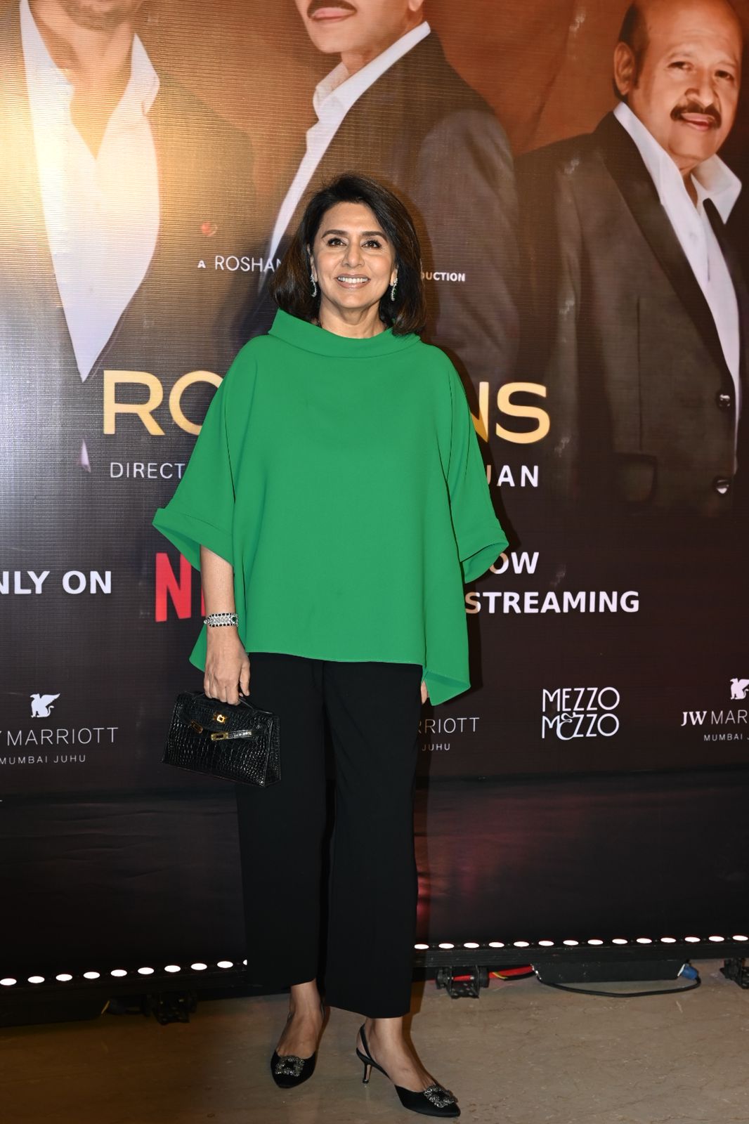 Rekha, Jackie Shroff, Ameesha Patel Join Hrithik Roshan And Family At ...