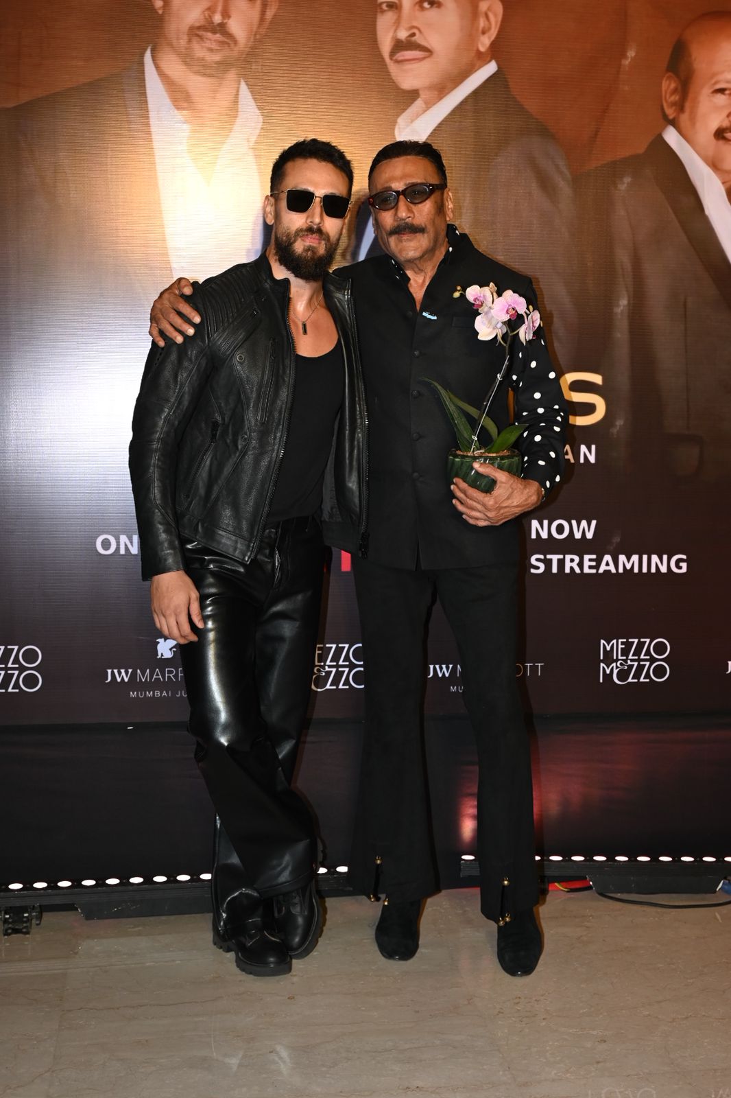 Rekha, Jackie Shroff, Ameesha Patel Join Hrithik Roshan And Family At ...