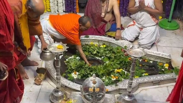 Devotees Throng Trimbakeshwar Jyotirlinga Temple In Nashik On Mahashivratri | Video | India News ...
