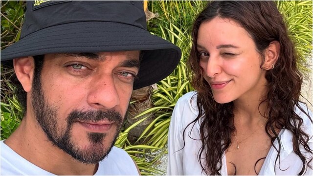 Triptii Dimri Poses With Rumoured BF Sam Merchant During His ...