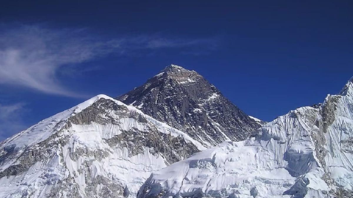 This Picture Of Mount Everest Was Captured By NASA Space Shuttle In ...