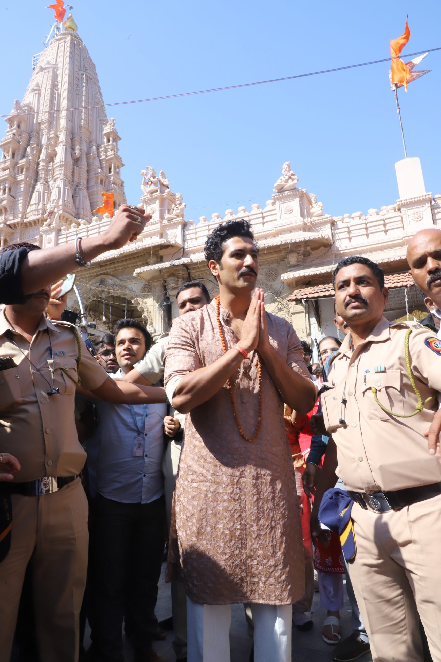 Vicky Kaushal Offers Prayer At Babulnath Temple As Chhaava Reigns At ...