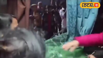 Maha Kumbh 2025: Pilgrims Smash AC Coach Window To Board Overcrowded ...