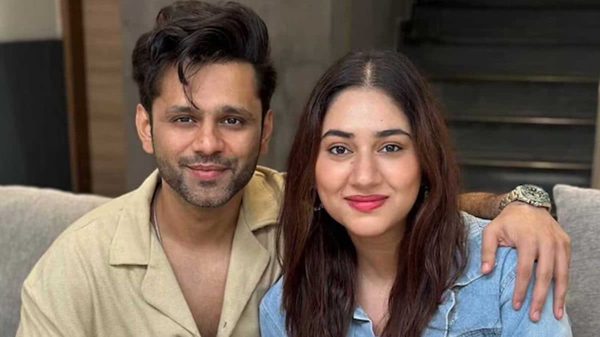 Disha Parmar And Rahul Vaidya’s Chemistry Shines As They Pose For A Loved-Up Photo | Television ...