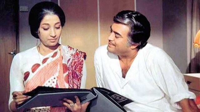 Javed Akhtar Calls For Re-Release Of Gulzar’s 1975 Classic Aandhi As It ...