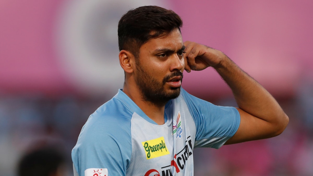 IPL 2025: Avesh Khan Returns As LSG Gamble Bowling First Against Big ...