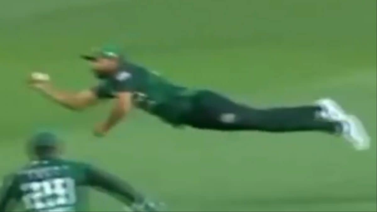 Haris Rauf Takes Flying Catch With One Hand During 3rd NZ-PAK T20I ...
