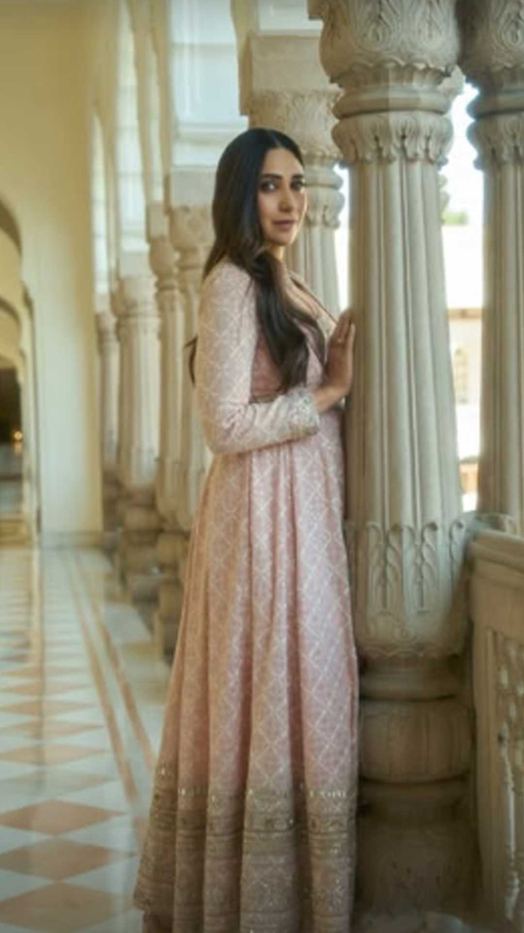Dressed In Pink Anarkali Suit, Karisma Kapoor Looks Straight Out Of A ...