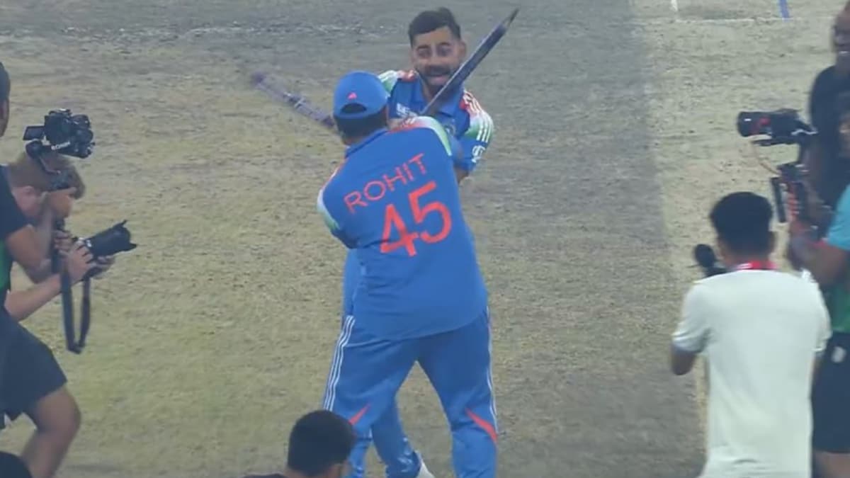 Watch: Virat Kohli, Rohit Sharma Play Dandiya With Stumps After CT 2025 Trophy Win | Cricket ...