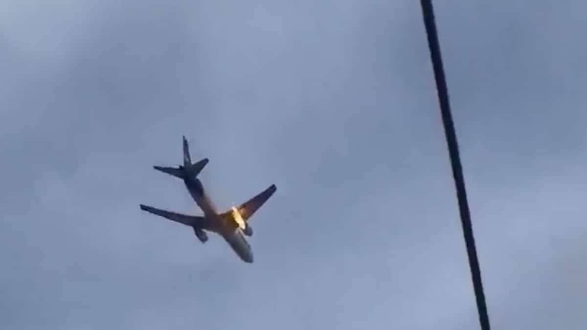 Plane Explodes Into Huge Fireball After Takeoff From Newark Airport ...