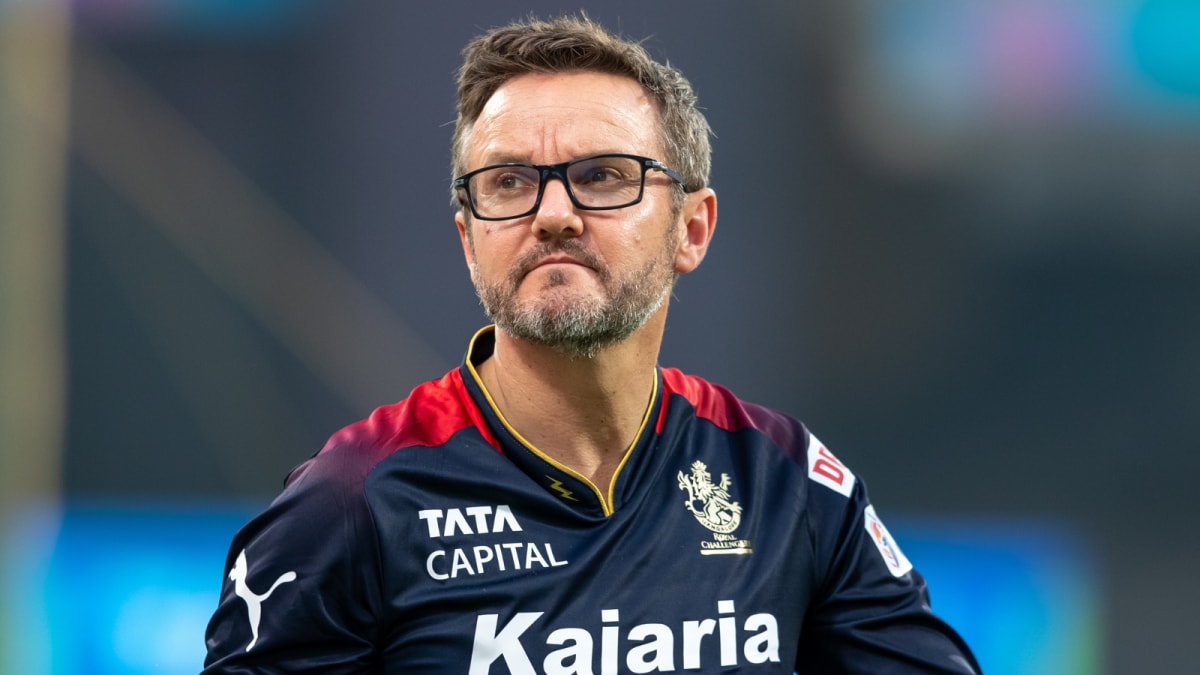 Former RCB Boss Mike Hesson Appointed Pakistan's White-Ball Coach | Cricket News - News18