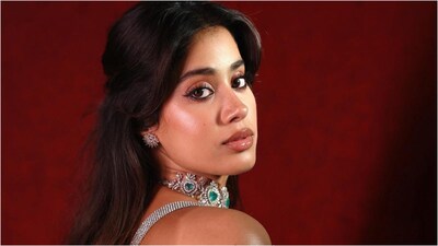 News18 Showsha Reel Awards 2025: Janhvi Kapoor Wins Best Actress Award ...