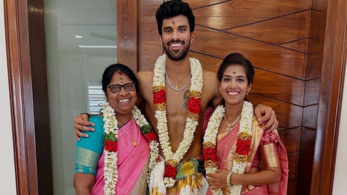 Washington Sundar And Family All Smiles As They Celebrate House Warming ...