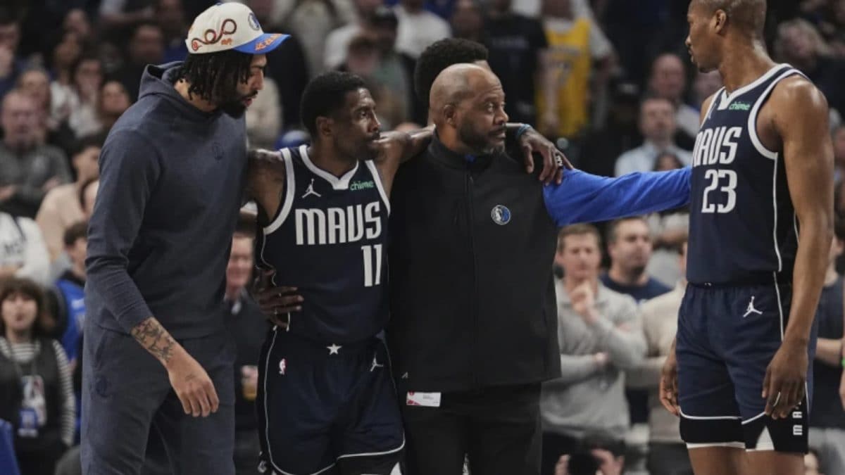 Kyrie Irving Limps Back Onto Court To Sink Free Throws After Incurring ...