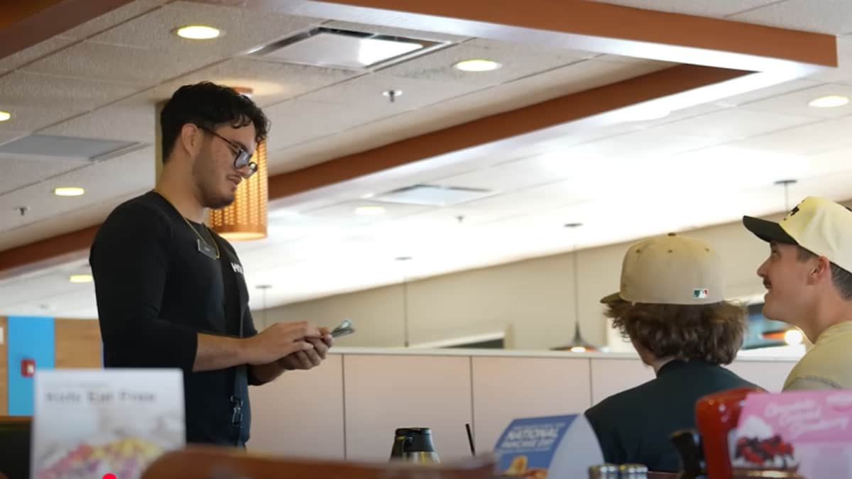 You Won’t Believe How This ‘Picky’ Customer Surprises Waitstaff I Watch ...