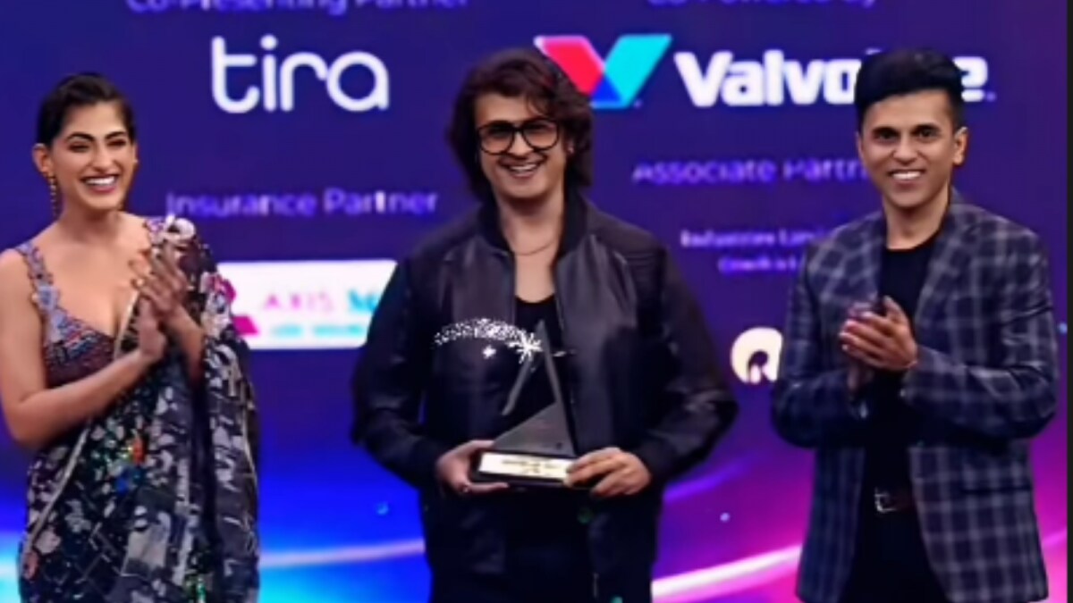 Sonu Nigam Wins Best Singer For Ami Je Tomar 3.0 At News18 Showsha Reel ...