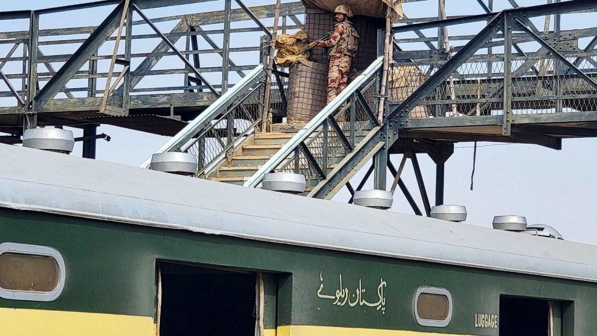Pakistan Train Hijack: 48-Hour Ultimatum 'Too Short', Pakistan Army ...