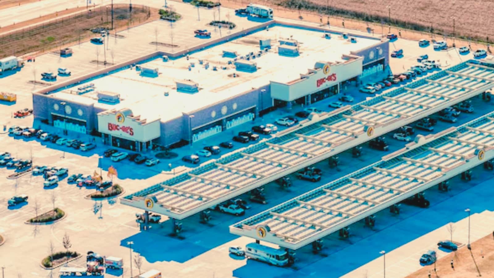 This Is The World's Largest Petrol Pump: 120 Cars Can Get Fuel ...