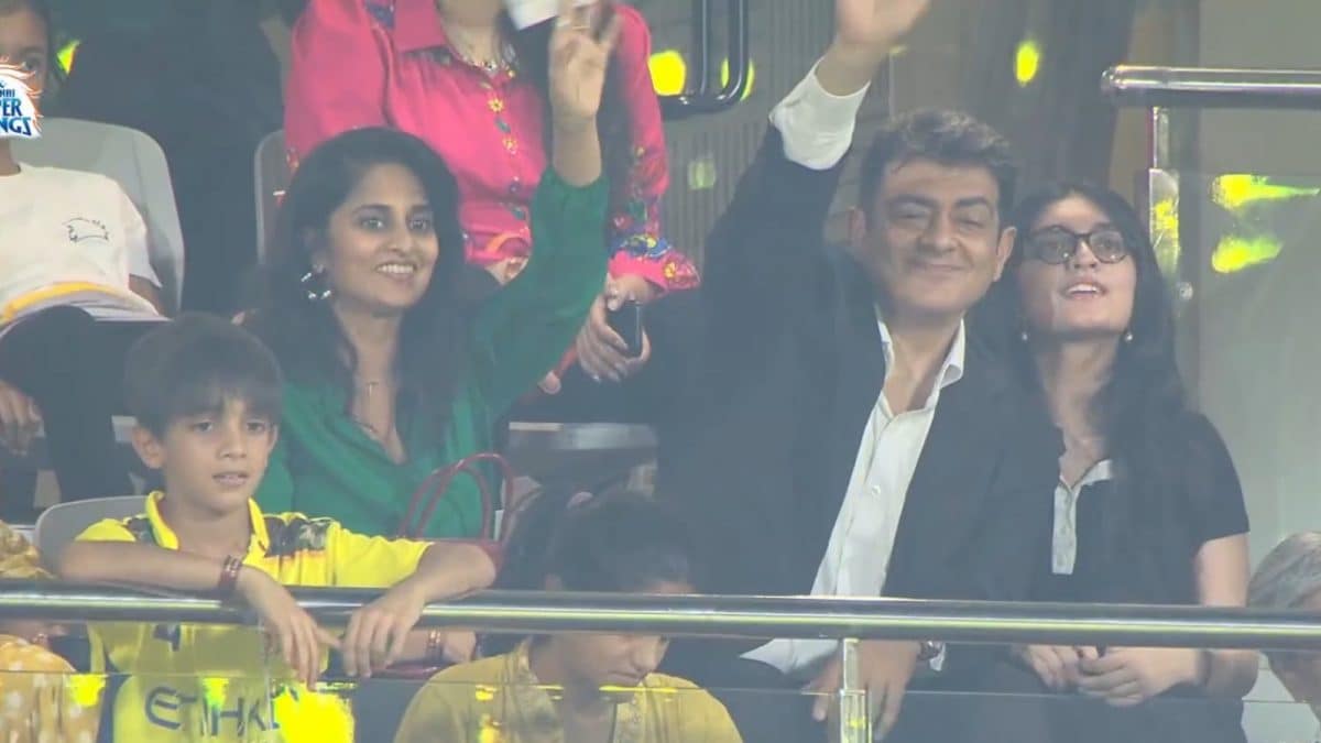 Ajith Kumar Watches CSK vs SRH IPL Match With Shalini, Waves At Fans ...