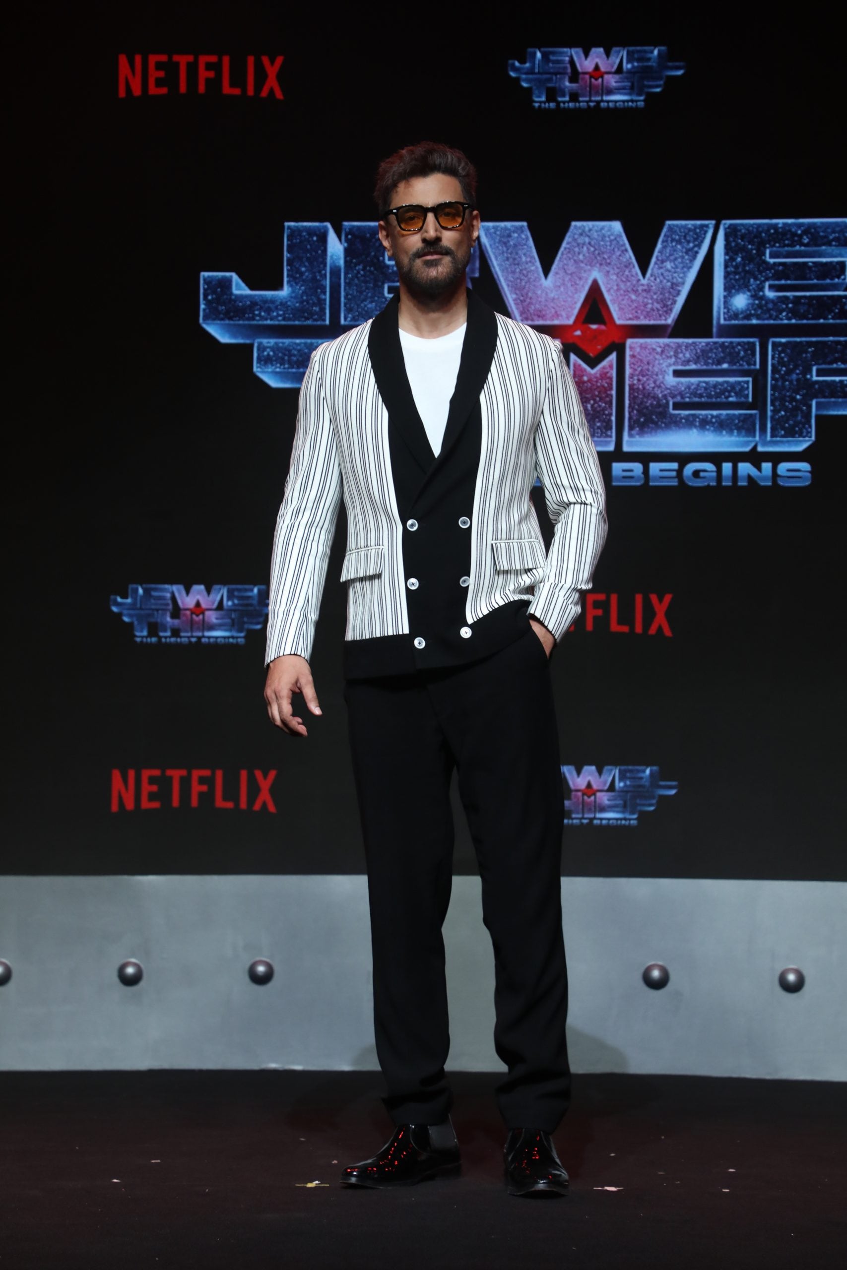 Netflix's Jewel Thief-The Heist Begins: Saif Ali Khan, Jaideep Ahlawat ...