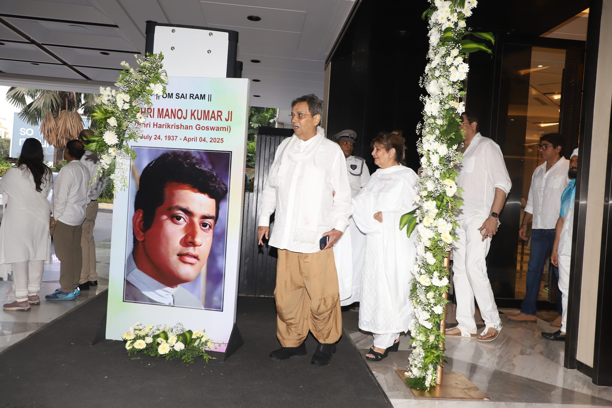 Bollywood Bids Adieu to Manoj Kumar: The Bachchans, Salim Khan, Aamir ...