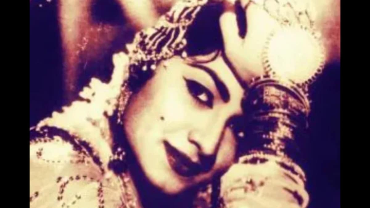 This Star Romanced Her Own Brother On Screen, Worked Though Pregnancy ...