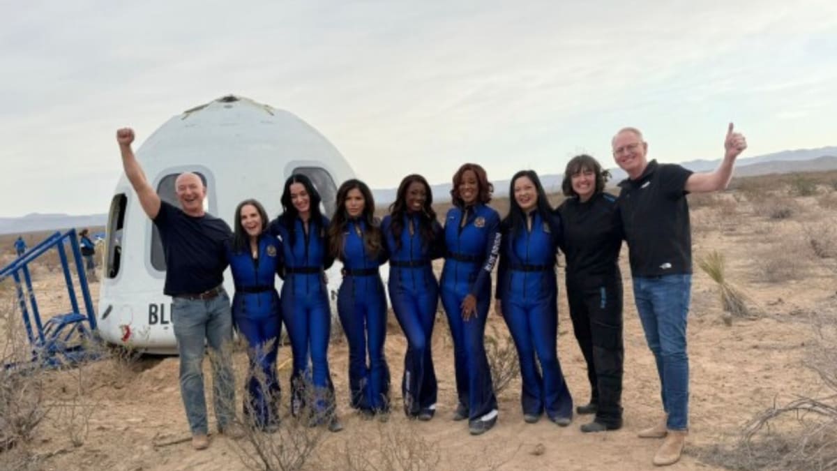 Netizens Mock ‘Dork’ Jeff Bezos’ Blue Origin Mission: ‘Forced Girl ...