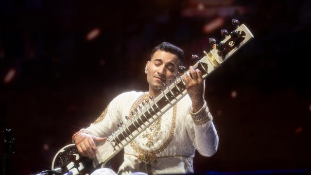 Rishab Rikhiram Sharma Mesmerizes 14,000 At Delhi Concert With Sitar ...