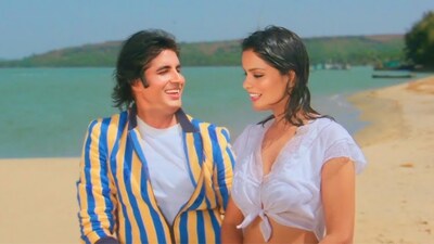 Zeenat Aman Revisits Samundar Mein Naha Ke Shoot In 'Titillating ...