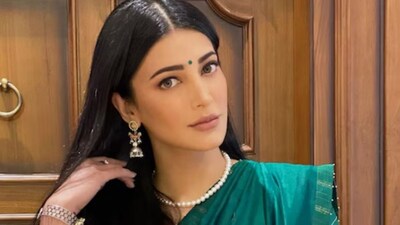 Shruti Haasan’s Airport Look In A Cotton Saree Offers Monsoon Fashion ...