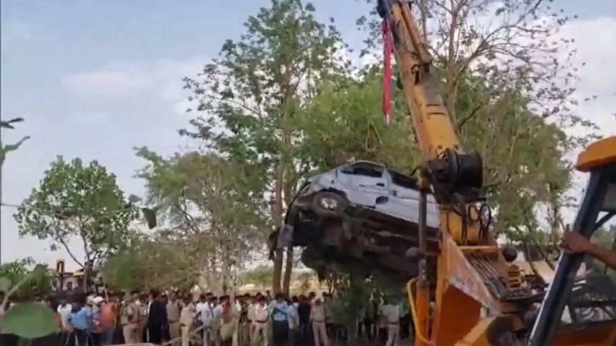 MP: 12 Dead As Van Hits Bike, Plunges Into Well; PM Modi Announces Ex ...
