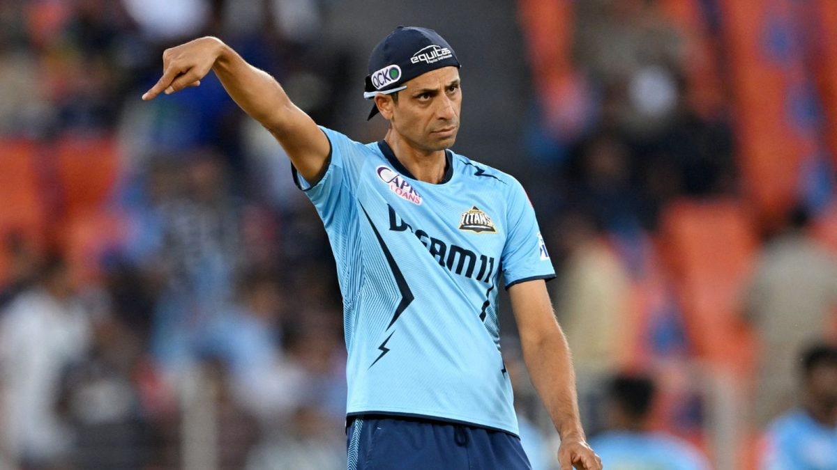 Ashish Nehra Pulls Off Funny Antics, Asks DC's Abishek Porel To Leave Nets | Watch | Cricket ...