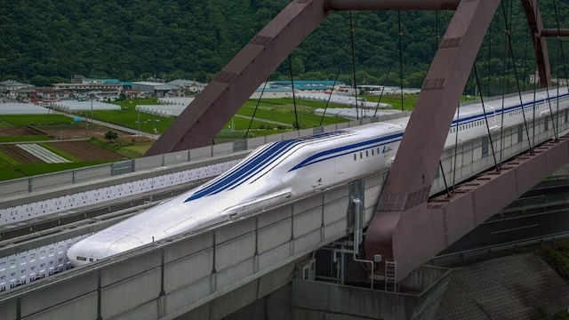 Why Is A Bullet Train's Nose Shaped Like A Bird's Beak? | Viral News ...
