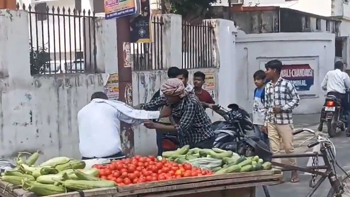 This Street Fight Between Vegetable Vendor And Car Driver Has Internet ...