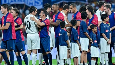 Real Madrid Leyendas Defeat FC Barcelona Legends 2-0 in Historic ...