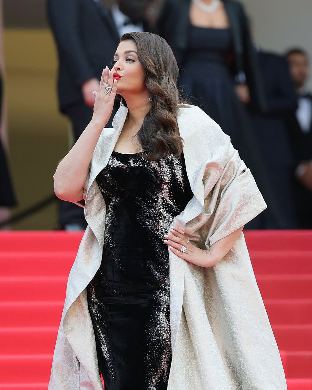 Aishwarya Rai Bachchan Oozes Vintage Glam In Her Second Look At 2025 Cannes