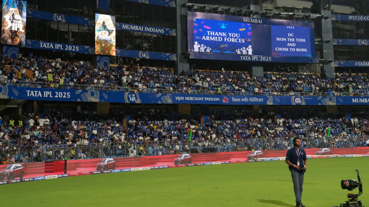 Mumbai Weather Highlights, MI Vs DC: Pandya's Men Secure Playoff Spot ...