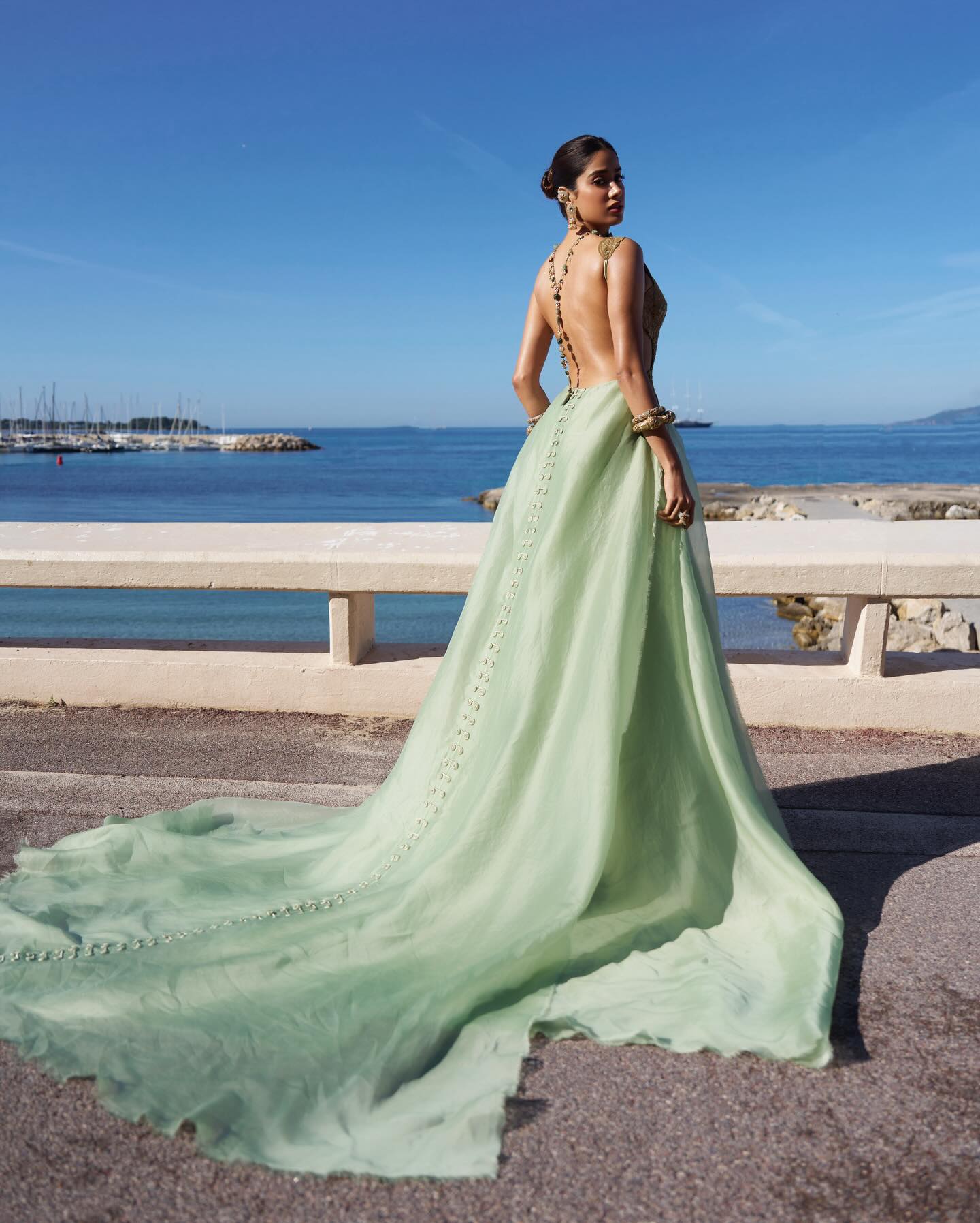 Janhvi Kapoor Wows In Backless Green Gown And Traditional Indian Jewels At Homebound Premiere