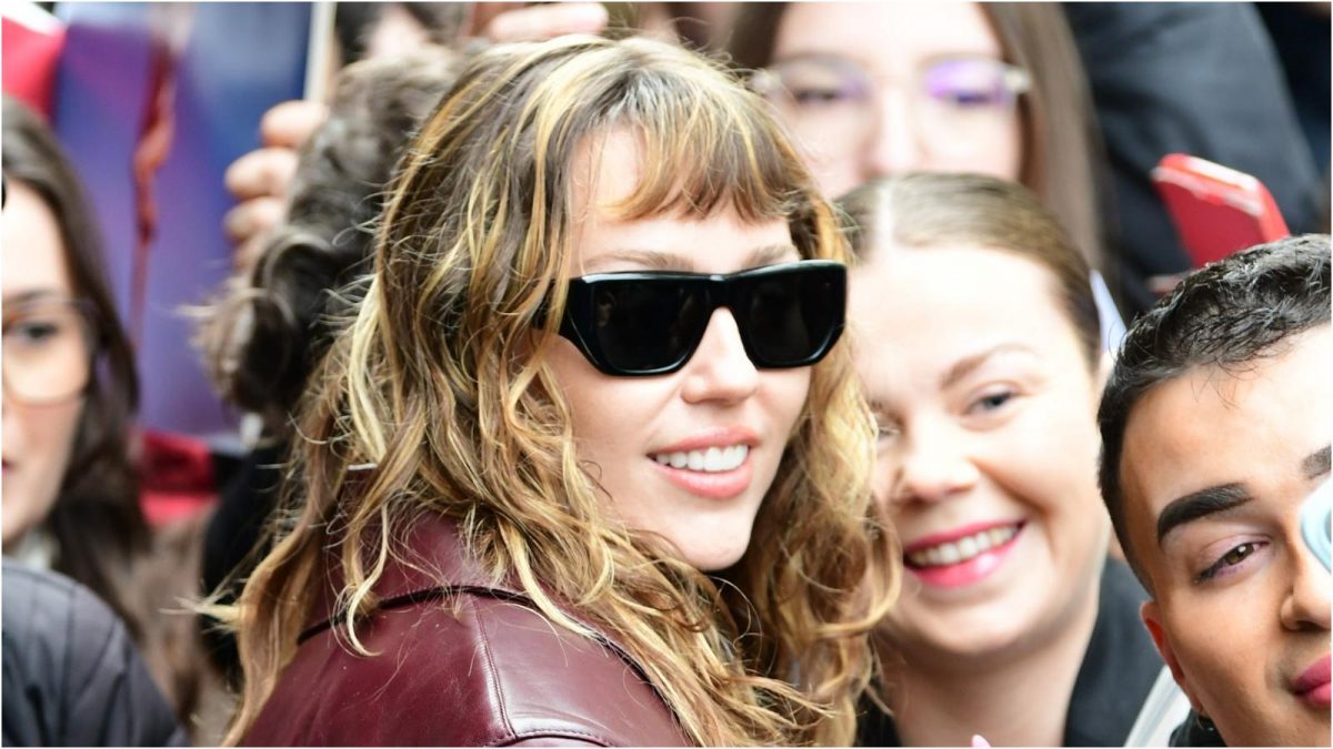 Miley Cyrus Performs New Song In Front Of ‘Couple Of Exes’ At Private ...