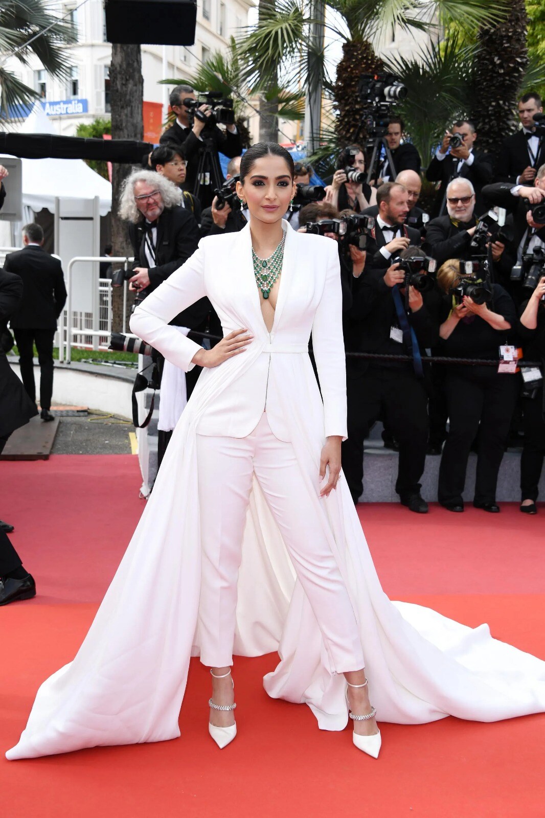 Cannes 2025: A Throwback To Iconic Red Carpet Moments Of Indian Celebs ...